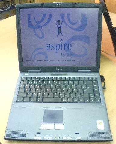 Gebrauchter Laptop mit Windows 98 SE - Computer-A-und-V Dresden - Erf